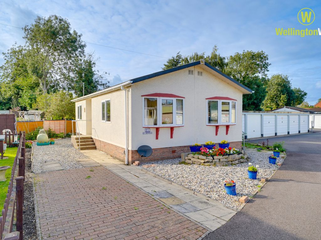 2 bed mobile/park home for sale in Brook Way, St. Ives, Huntingdon PE27 ...