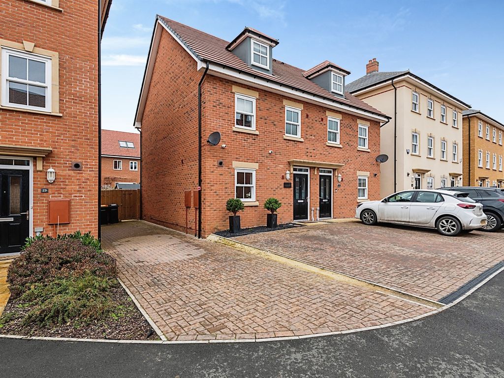 3 bed town house for sale in Danegeld Avenue, Great Denham, Bedford ...