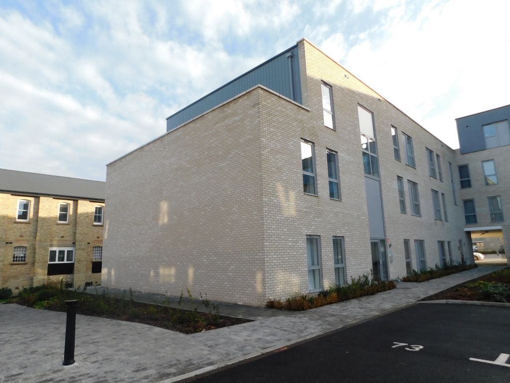 2 bed flat to rent in Rowntree Court, Colchester CO2, £1,100 pcm - Zoopla