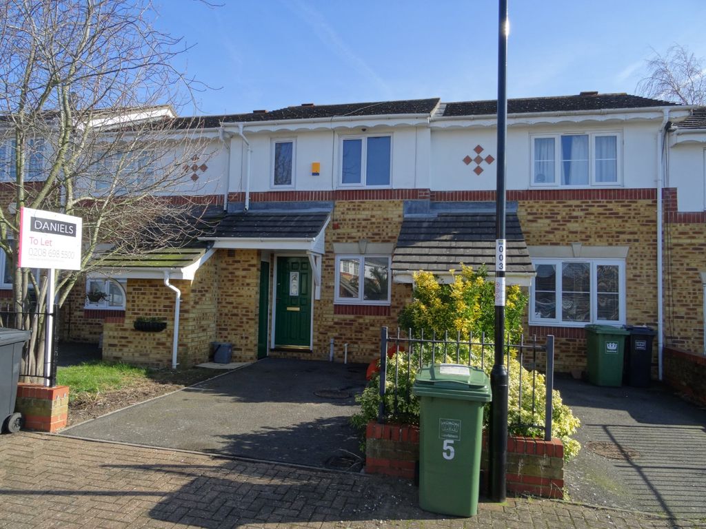 2 bed terraced house to rent in Sissinghurst Close, Bromley BR1, £1,650 ...