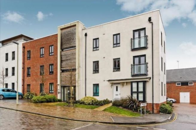 2 bed flat to rent in Sinclair Drive, Basingstoke, Hants RG21, £1,250 ...