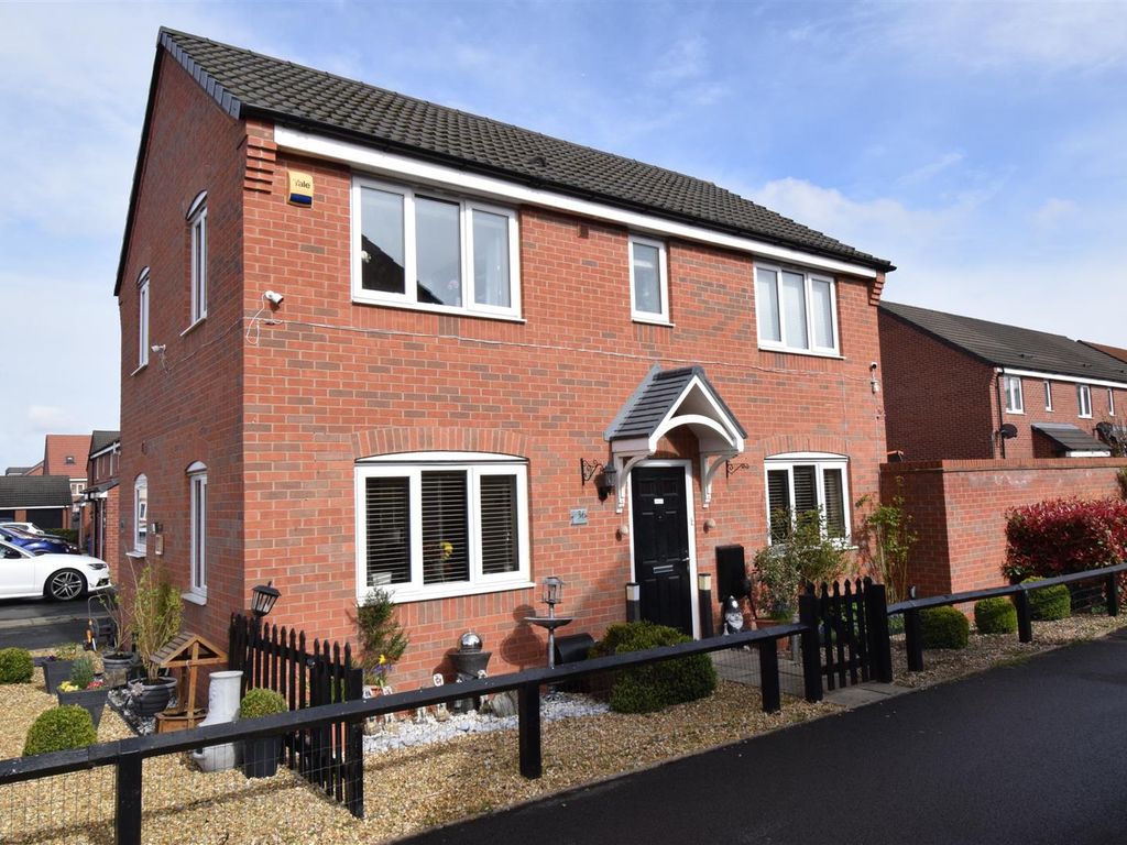 3 bed detached house for sale in Upton Drive, Stretton, Burton-On-Trent ...