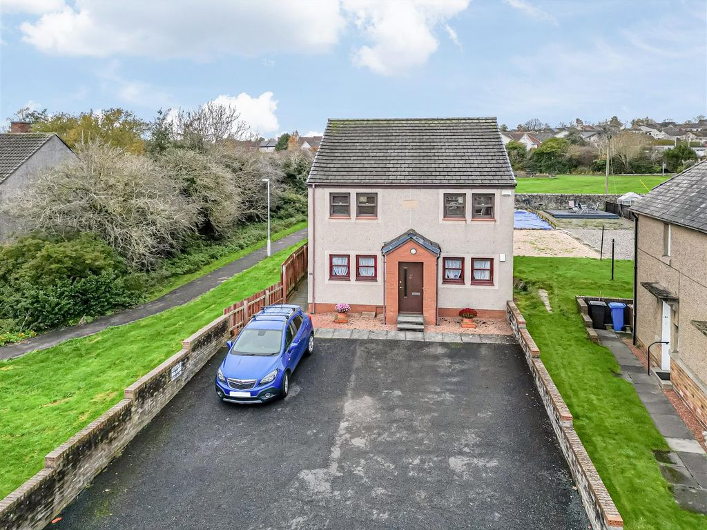 2 bed flat for sale in 28 Rumblingwell, Dunfermline KY12, £129,500 - Zoopla