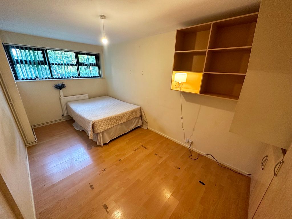 Room to rent in Elephant Lane, London SE16, £950 pcm - Zoopla