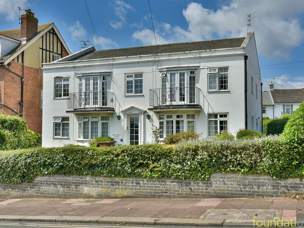2 bed flat for sale in Garden Close, Bexhill-On-Sea TN40, £199,950 - Zoopla