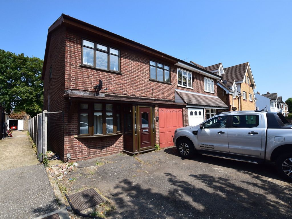 4 bed semi-detached house for sale in Mawney Road, Romford RM7, £ ...