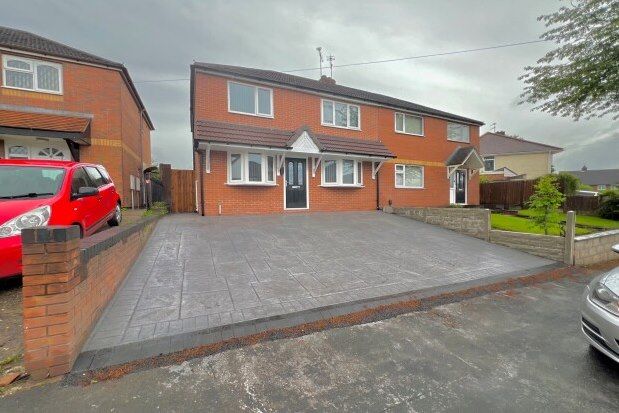 Room to rent in Lilac Grove, Wednesbury WS10, £750 pcm - Zoopla