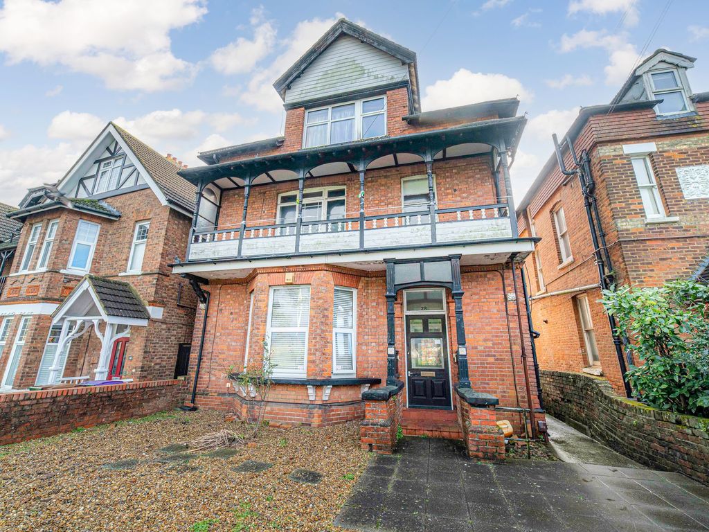 1 bed flat for sale in Radnor Park Road, Folkestone CT19, £225,000 - Zoopla