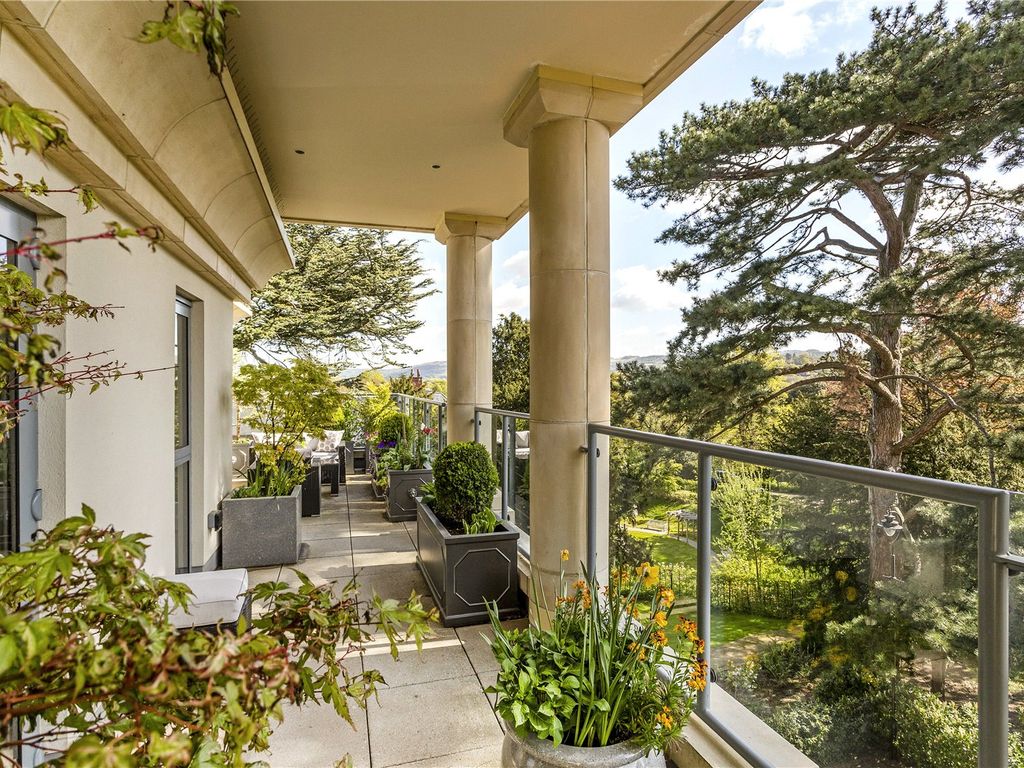 4 bed flat for sale in Regency House, Humphris Place, Cheltenham ...