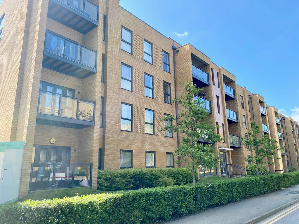 1 bed flat for sale in Hackbridge Road, Wallington SM6 - Zoopla
