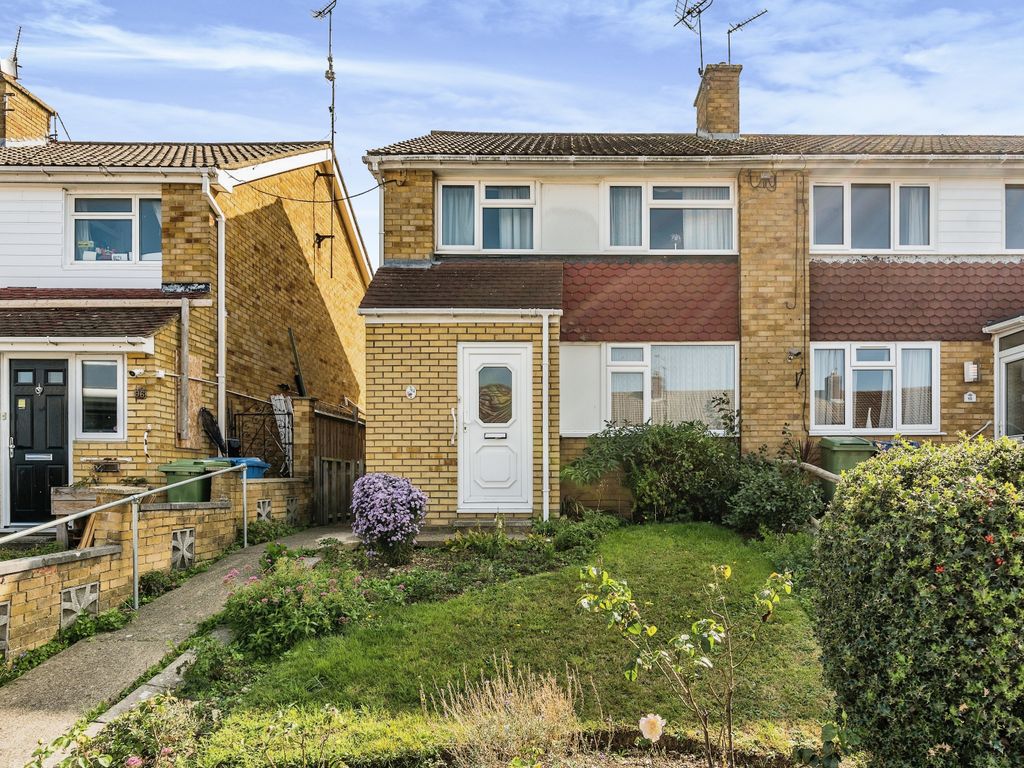 3 Bed End Terrace House For Sale In Woodberry Drive Sittingbourne