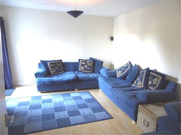 2 bed flat to rent in Rayners Lane, Pinner HA5 - Zoopla