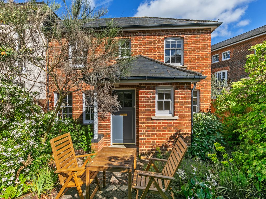 2 bed semi-detached house for sale in Alison Way, Winchester SO22, £ ...