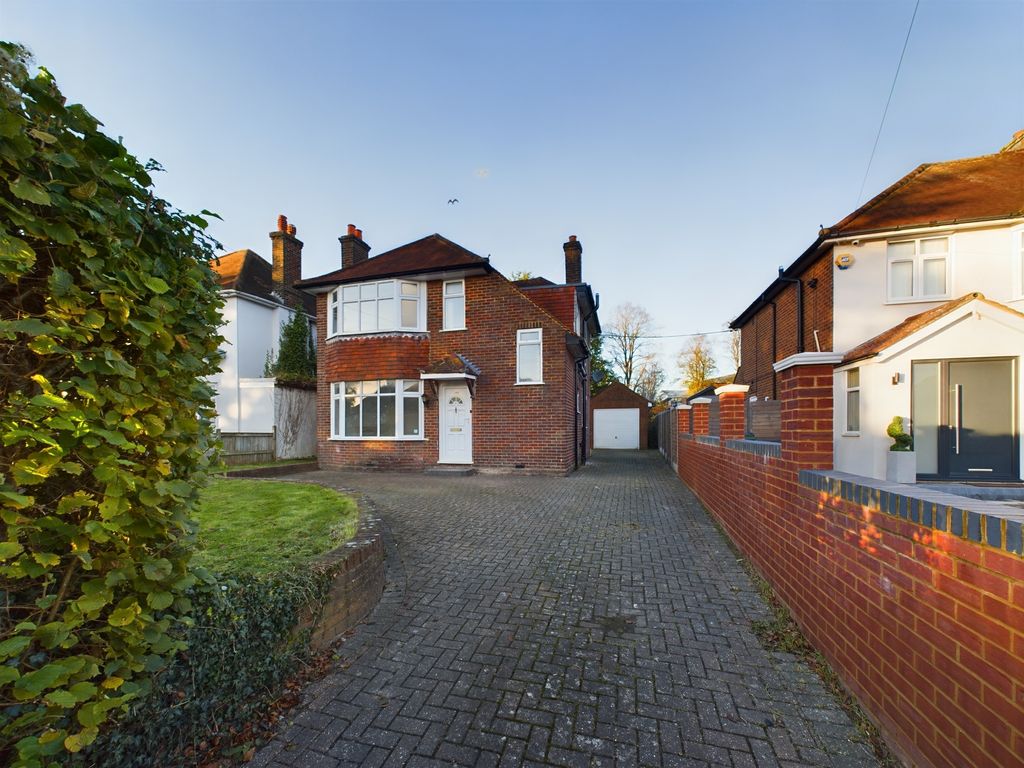 3 Bed Detached House To Rent In Cressex Road High Wycombe