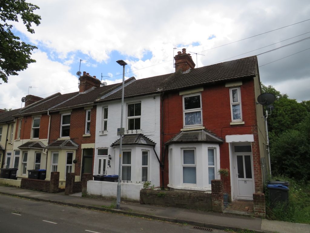 2 bed flat to rent in St. Pauls Road, Salisbury SP2, £800 pcm - Zoopla