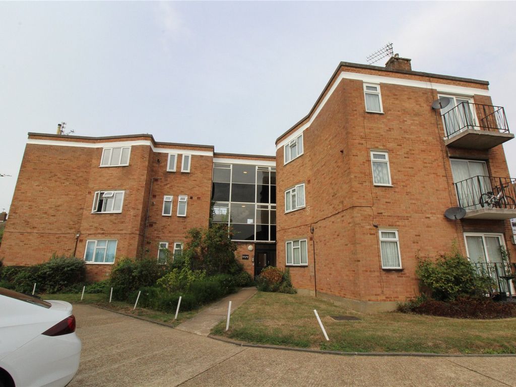 2 bed flat to rent in Avon Court, Avon Road RM14 - Zoopla