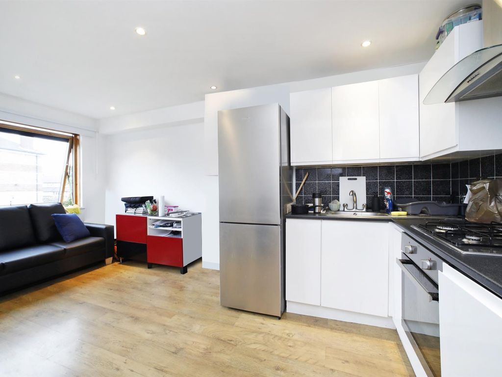2 bed flat to rent in Dunton Road, London SE1, £1,950 pcm - Zoopla