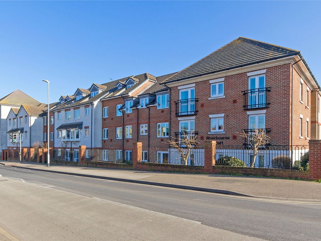 1 Bed Flat For Sale In Bell Road Sittingbourne Kent Me10 £125 000