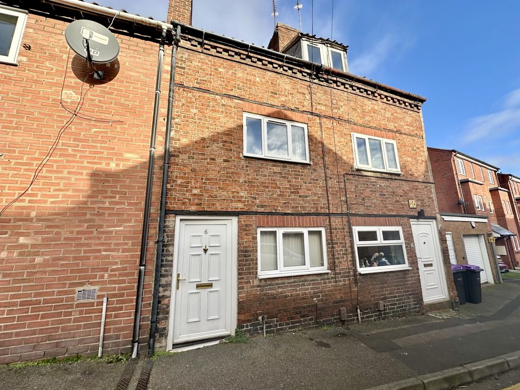 2 bed terraced house to rent in East Street, Grantham, Lincolnshire ...