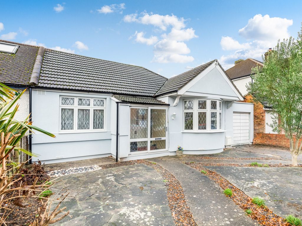 2 Bed Bungalow For Sale In Waverley Avenue Twickenham Tw2 £600 000