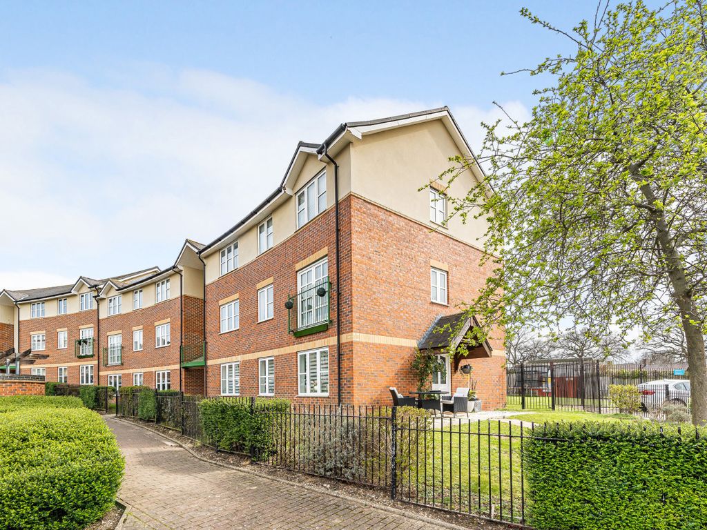 2 bed flat for sale in Gardeners Close, Mottingham, London SE9 - Zoopla