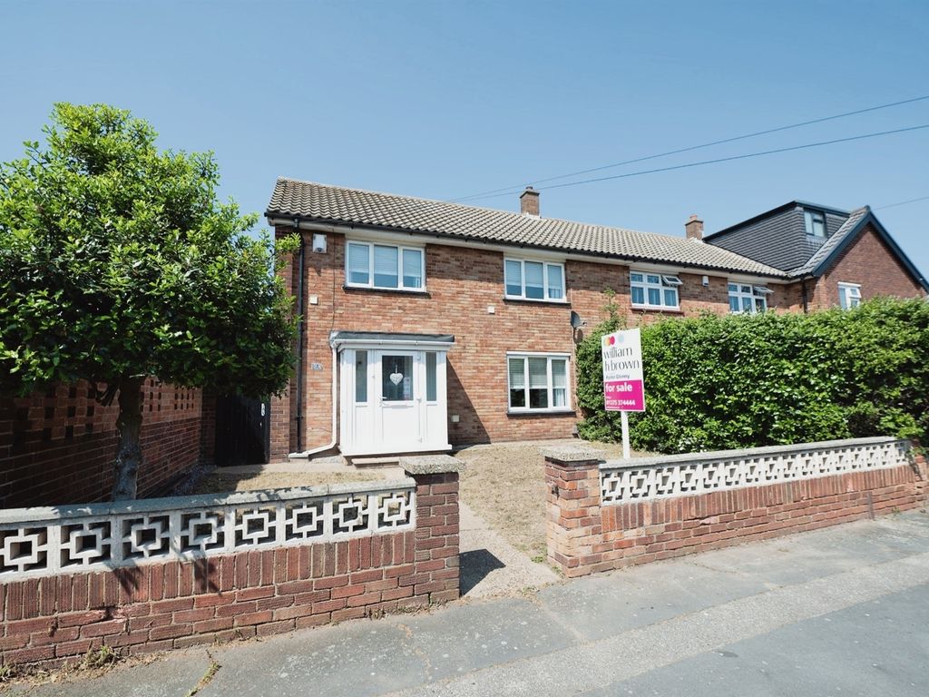 3 Bed End Terrace House For Sale In Wokindon Road Chadwell St Mary