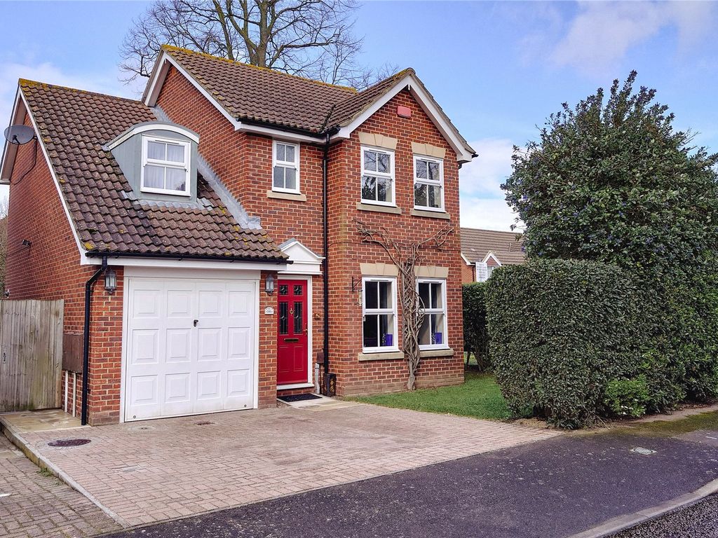 3 Bed Detached House For Sale In The Green Dartford Kent Da2 £