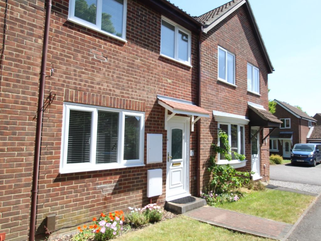 2 Bed Terraced House To Rent In Pennycress Locks Heath Southampton