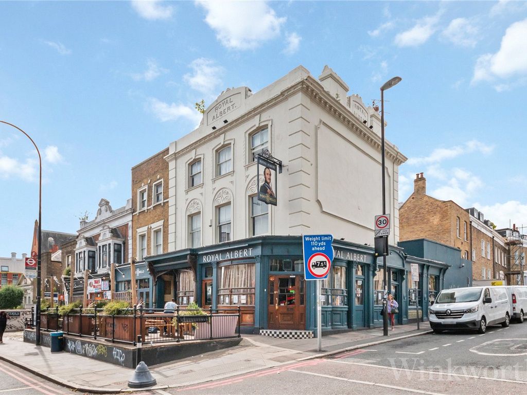 1 bed flat to rent in New Cross Road, London SE14, £1,300 pcm - Zoopla