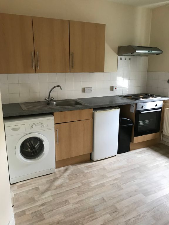 Studio to rent in Dagnall Park, South Norwood/Selhurst SE25 - Zoopla