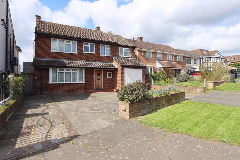 4 bed detached house for sale in Chester Road, Chigwell IG7, £1,175,000 ...