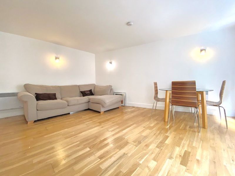 1 bed flat to rent in 1 Bed, Dryden Building E1, £1,950 pcm - Zoopla