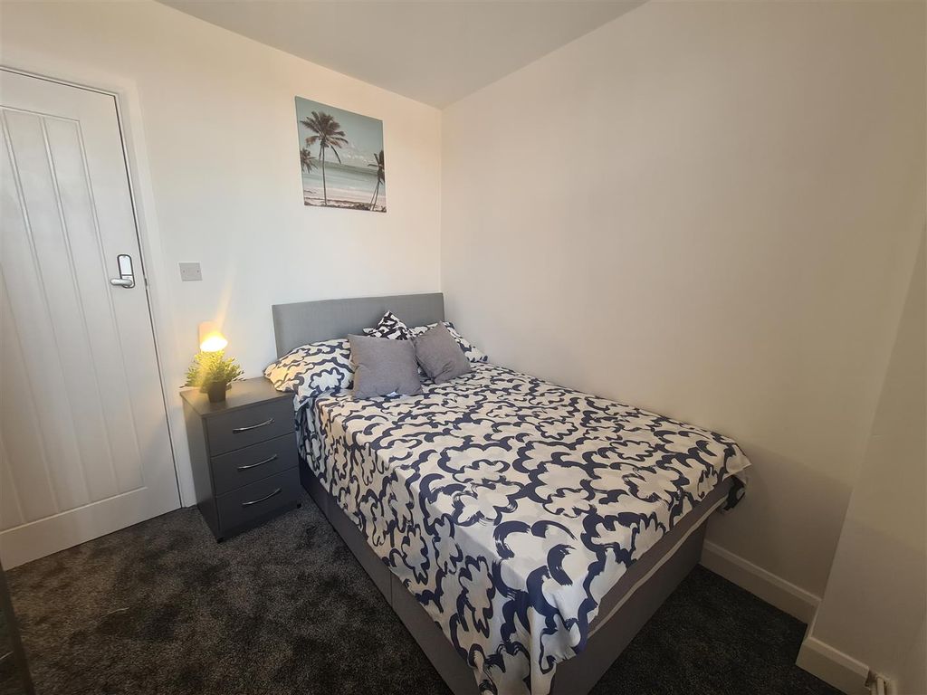 Room to rent in Mount Pleasant, Batchley, Redditch B97, £575 pcm - Zoopla