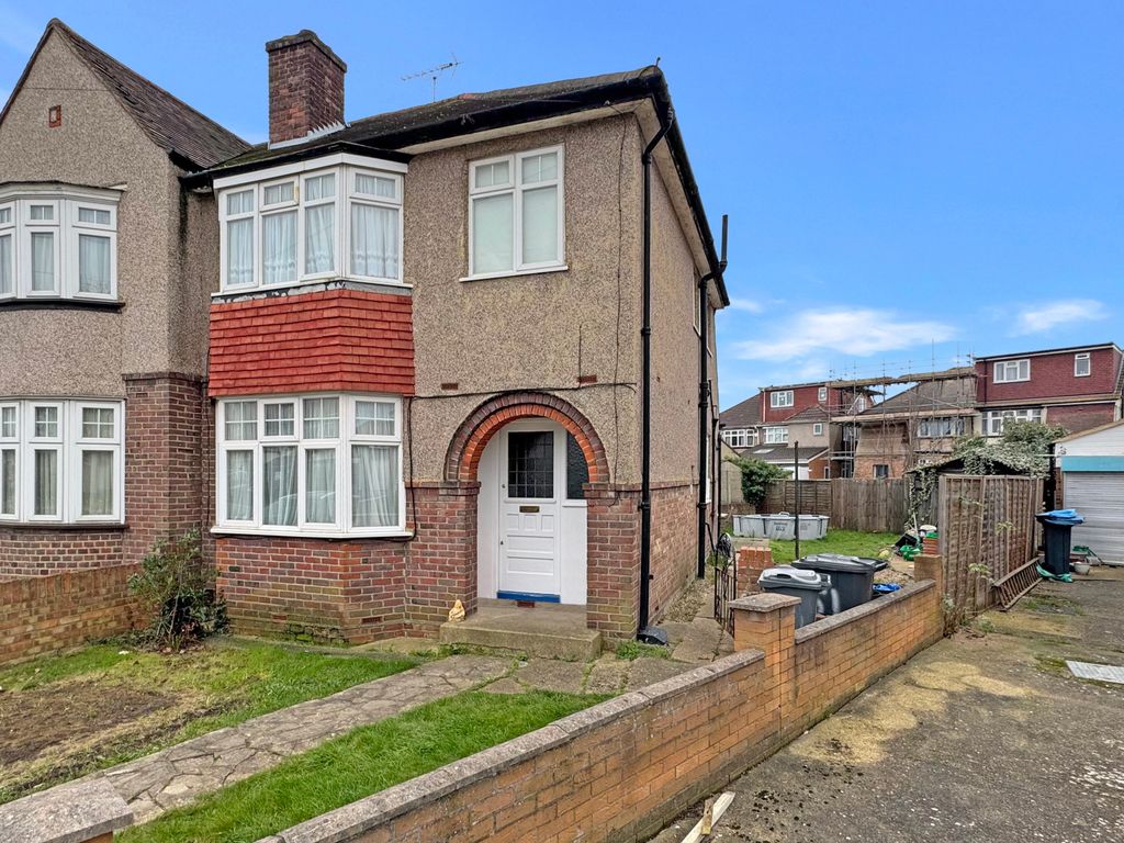 3 Bed Semi Detached House For Sale In Catherine Gardens Hounslow Tw3
