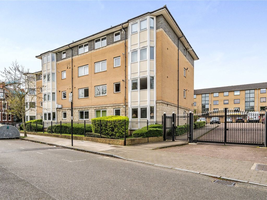 1 bed flat to rent in Tollington Park, London N4, £1,800 pcm - Zoopla