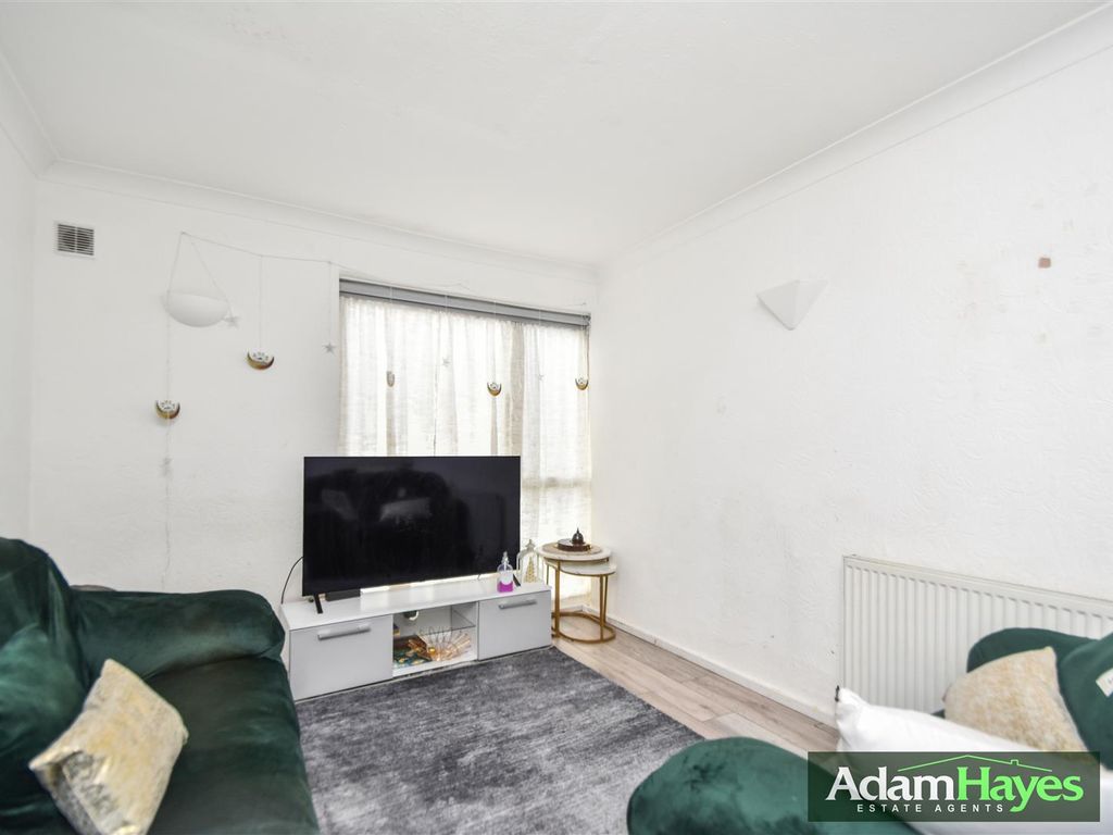 2 bed flat to rent in Nether Street, North Finchley N12, £1,700 pcm ...