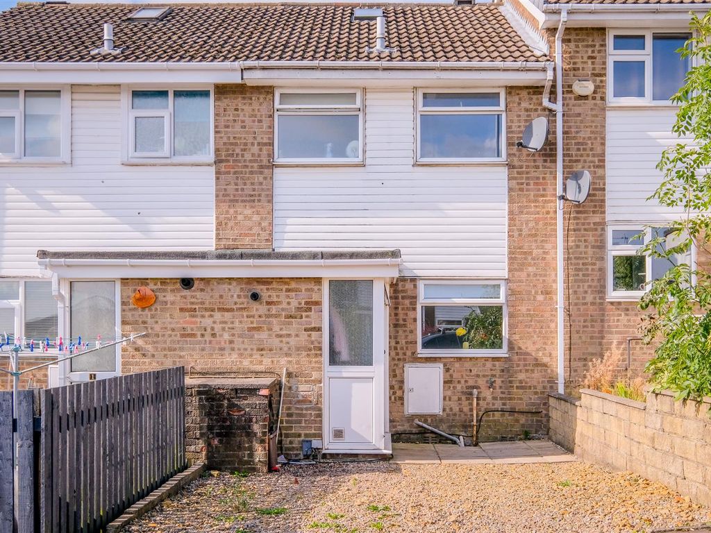2 bed terraced house for sale in Heathmoor Close, Halifax HX2 - Zoopla