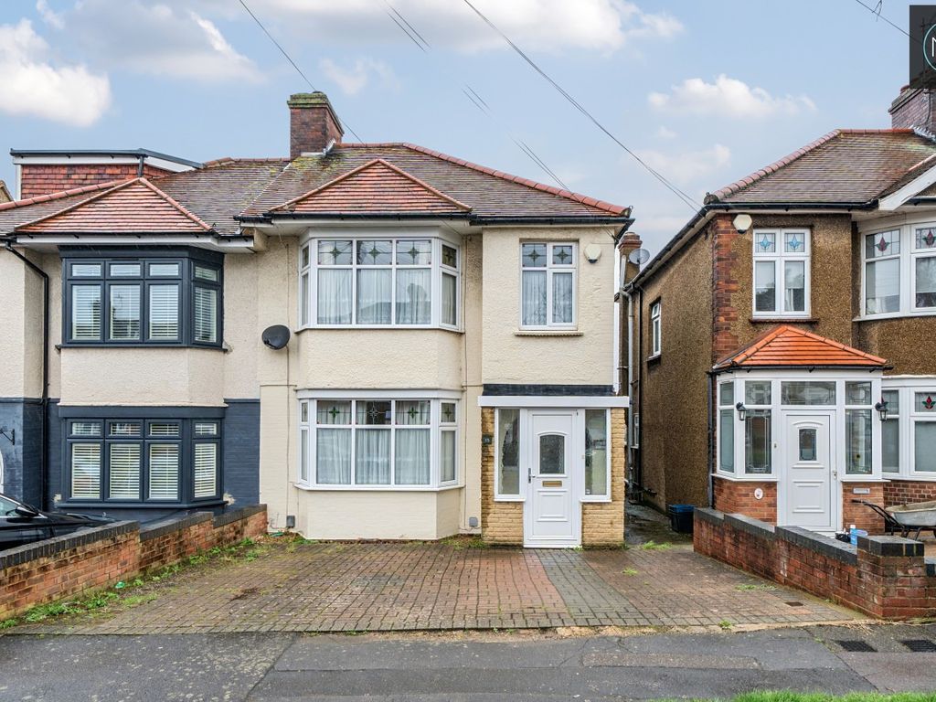 3 Bed Semi Detached House For Sale In Summit Drive Woodford Green