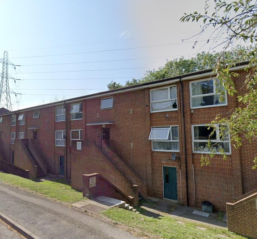 2 bed flat to rent in Bushey Grove Road, Bushey WD23, £1,500 pcm - Zoopla