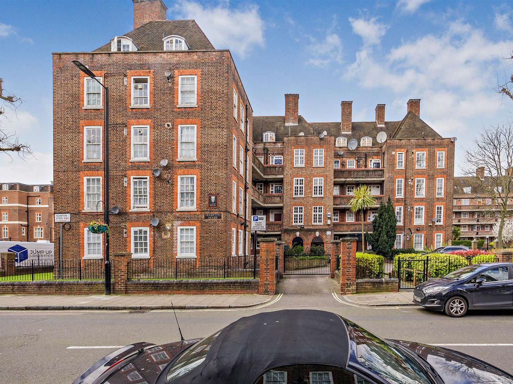4 bed flat for sale in Frampton Street, London NW8, £699,950 - Zoopla