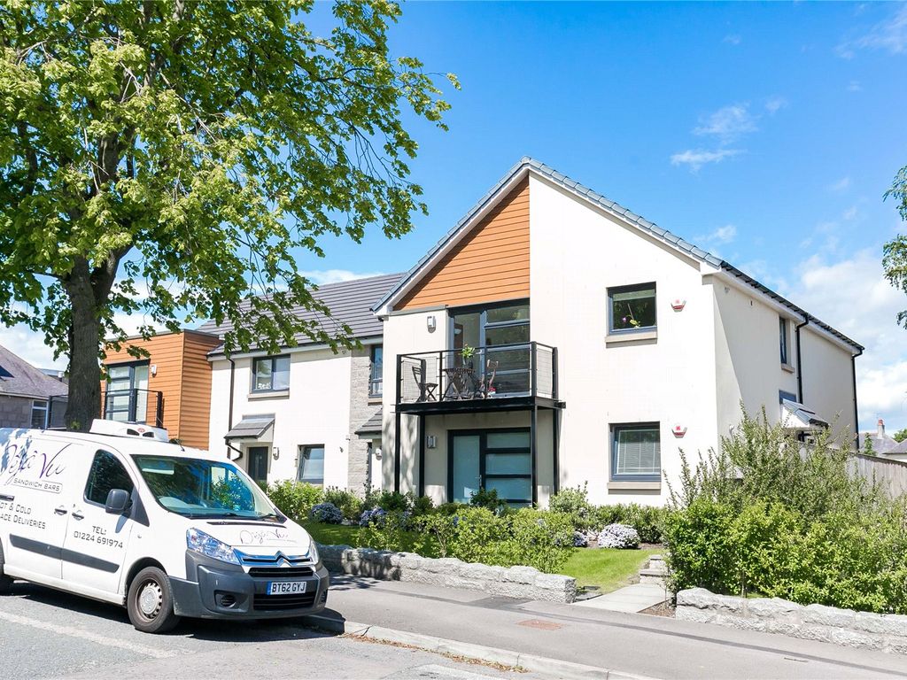 2 bed flat to rent in 52 Hilton Avenue, Aberdeen AB24, £1,100 pcm - Zoopla