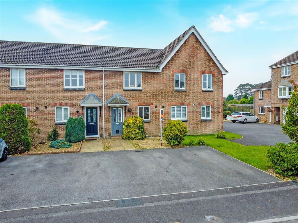 2 Bed Terraced House For Sale In Saffron Way Bournemouth Bh11 £