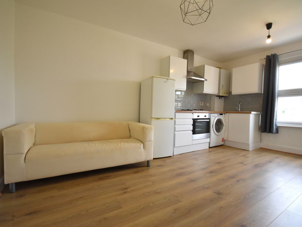 2 bed flat to rent in Oakfield Road, Croydon CR0 - Zoopla
