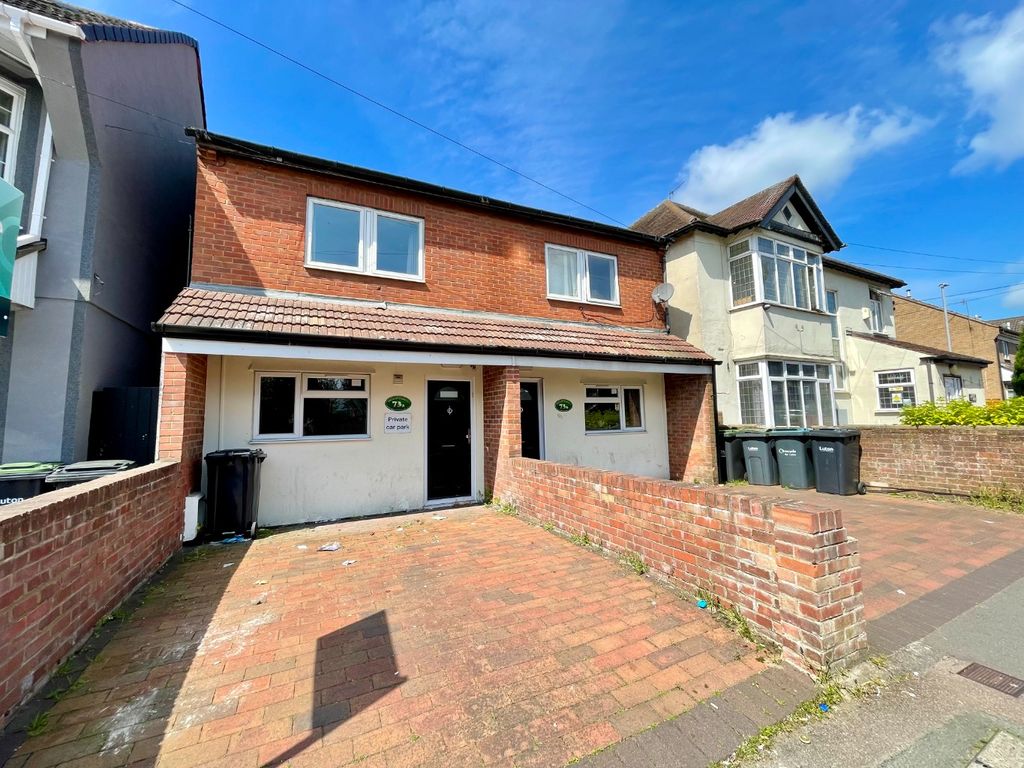 5 Bed Semi Detached House For Sale In Biscot Road Luton Bedfordshire
