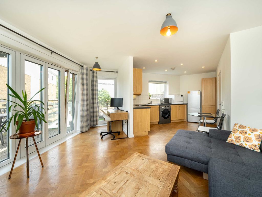 1 bed flat for sale in Plough Close, London NW10, £399,999 - Zoopla