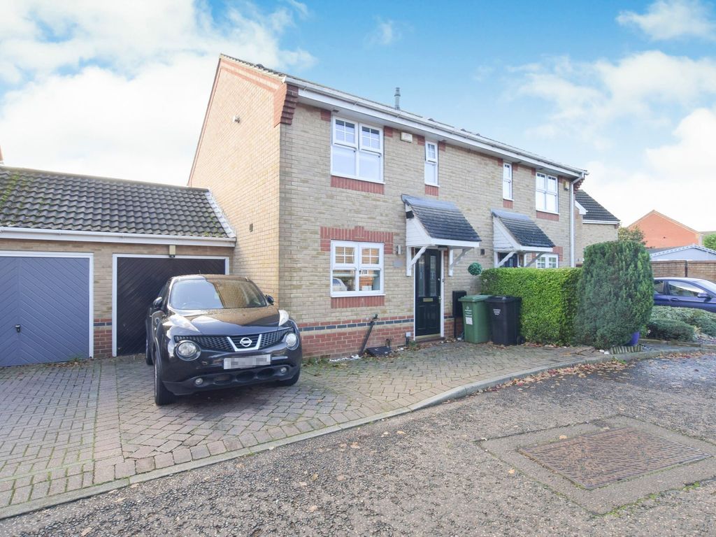 3 Bed Semi Detached House For Sale In Waverley Road Laindon Ss15 £