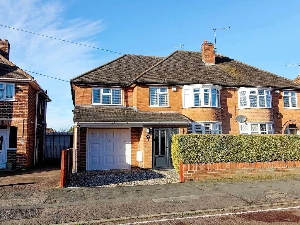 6 bed semi-detached house for sale in Carlton Drive, Wigston LE18, £ ...