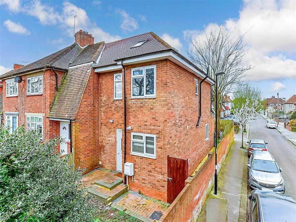 3 Bed End Terrace House For Sale In Bridle Road Shirley Croydon