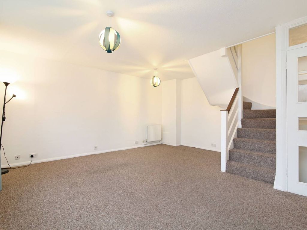 2 bed flat to rent in Kintyre Close, Norbury SW16 - Zoopla