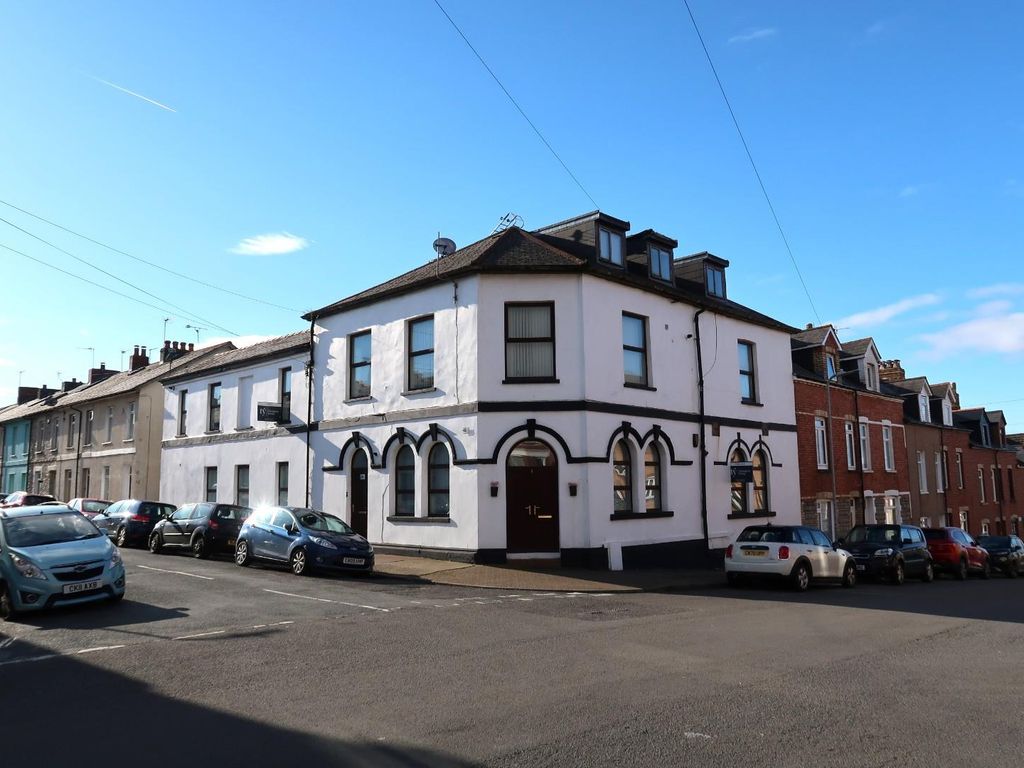 1 bed flat for sale in High Street, Penarth CF64, £165,000 - Zoopla